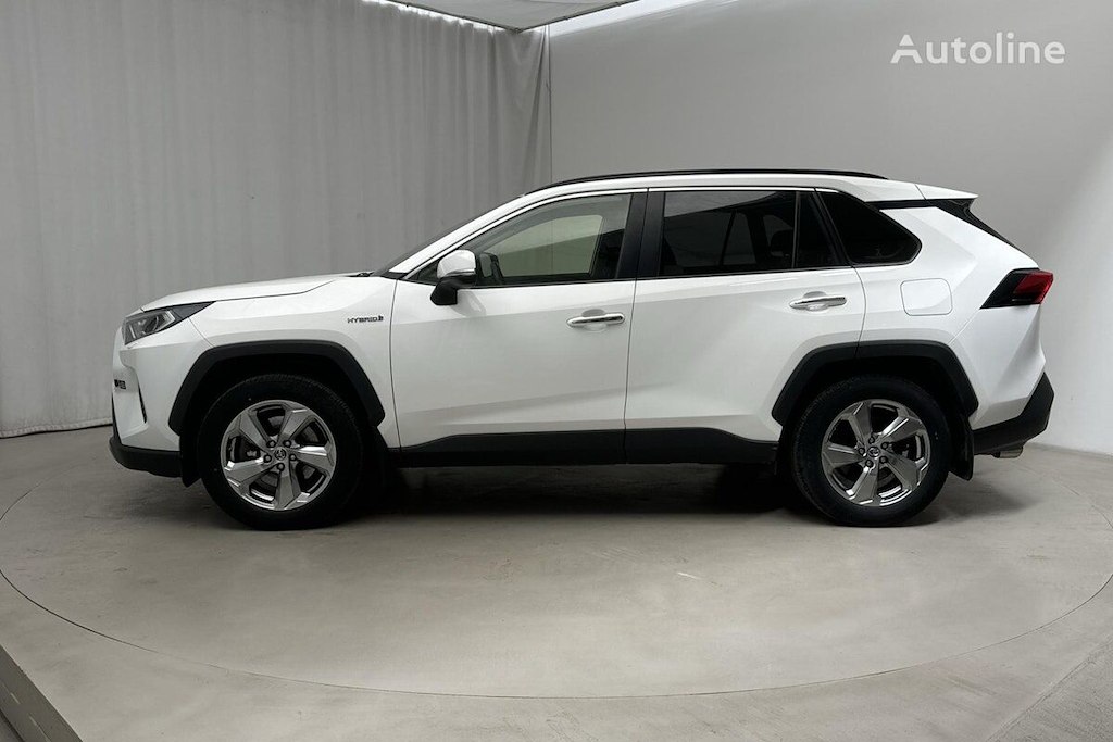 Prodaje se Toyota RAV4 krosover na aukciji