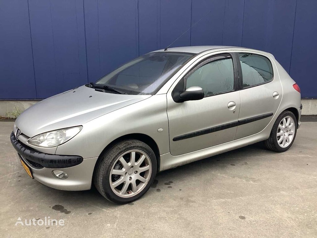 Prodaje se Peugeot 206 hečbek na aukciji