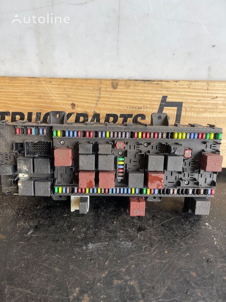 Renault FUSE BOX 7421939524 kutija s osiguračima za kamiona