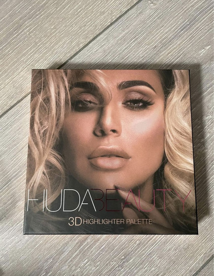 Huda B. 3D hajlajter paleta