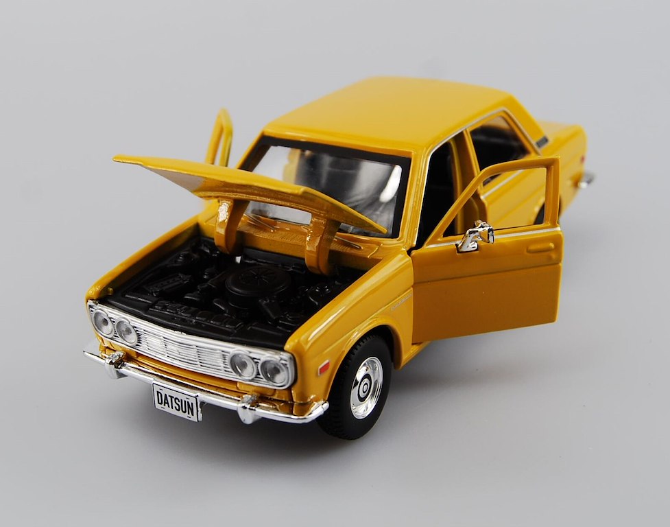 MAISTO METALNI AUTO 1:24 DATSUN 510