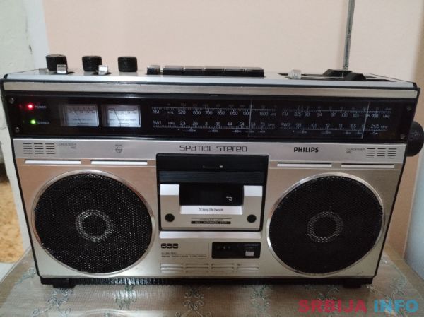 Radio kasetofon philips 698 spatial stereo