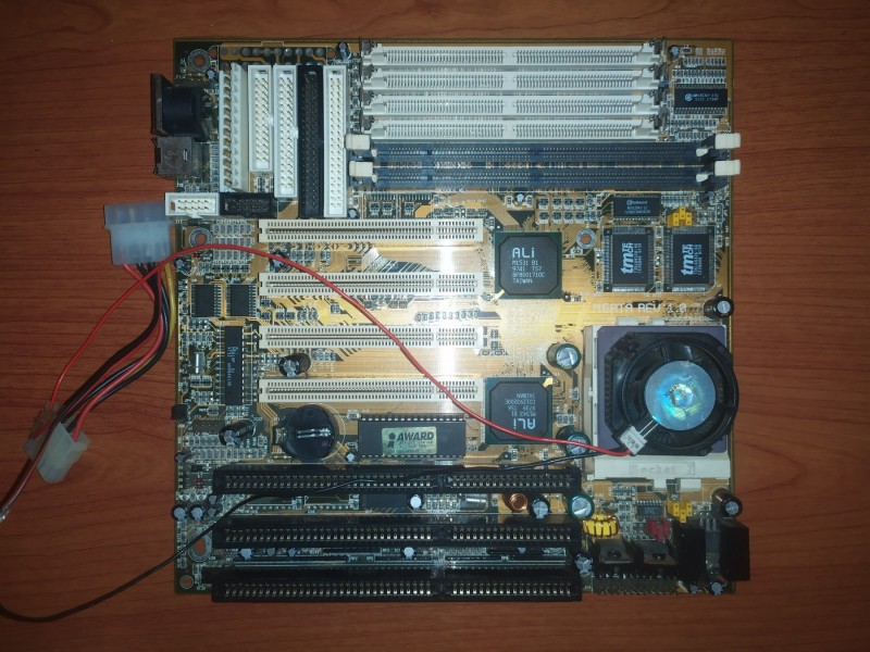 Pentium MMX + ploča