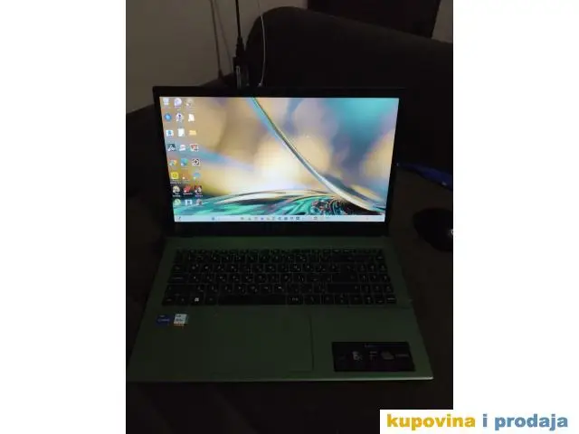 Prodajem laptop I7 procesor Acer