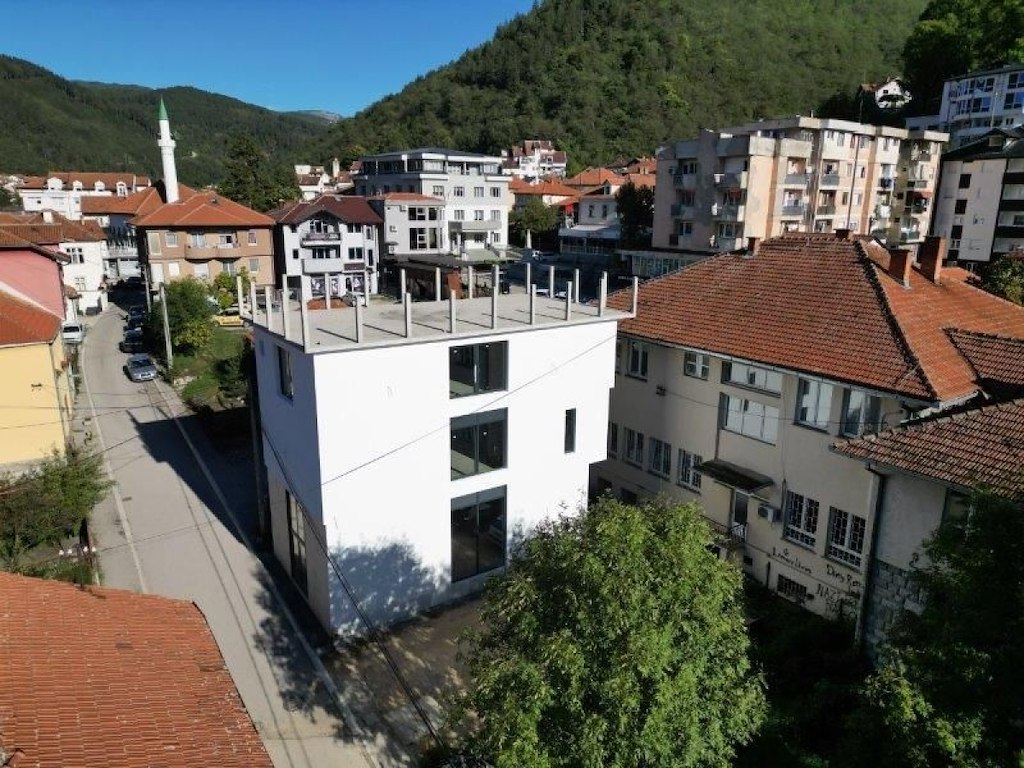 Izdaje se poslovni prostor 140 m2, ul. Branka Radičevića 7, Prijepolje