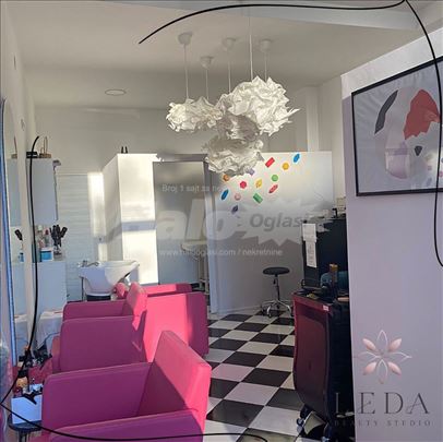 Izdajem salon u centru Mladenovca