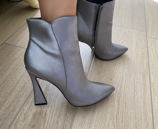 Nine West srebrne cizme