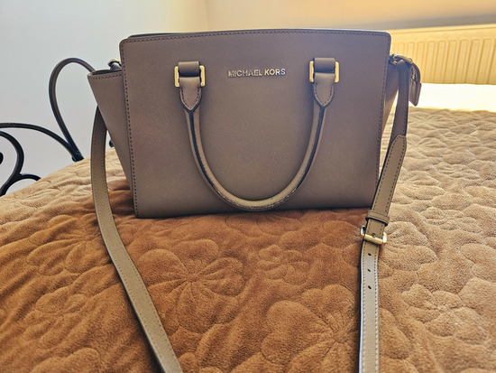 Original Michael Kors torba sada samo 5000din