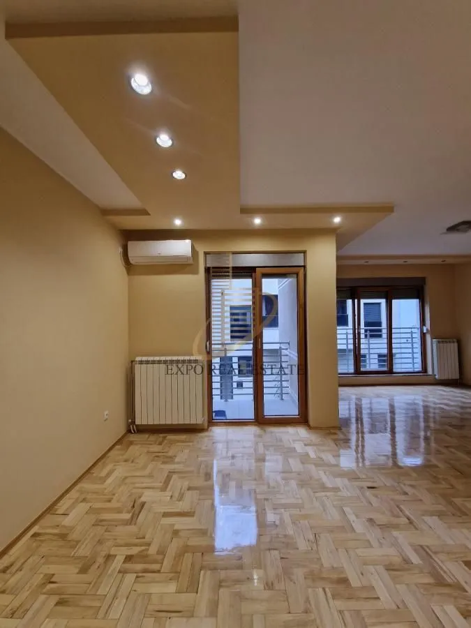 Izdavanje, poslovni prostor, 70m2, Spens, Novi Sad, Novi Sad