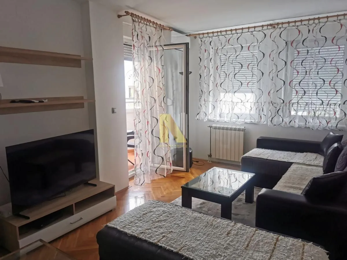 Izdavanje, dvosoban stan, 61m2, Centar, Novi Sad