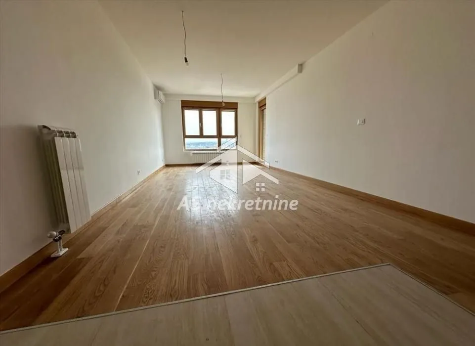 Izdavanje, četvorosoban stan, 107m2, Novi Beograd Blok 65, Novi Beograd, Beograd