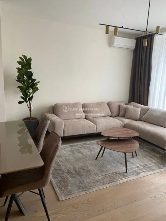 Izdavanje, trosoban stan, 80m2, Savski Venac, Beograd