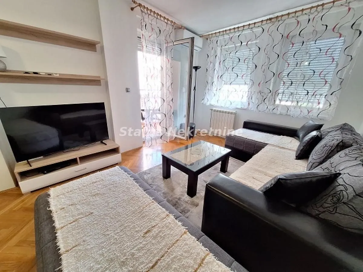 Izdavanje, dvosoban stan, 60m2, Centar, Novi Sad