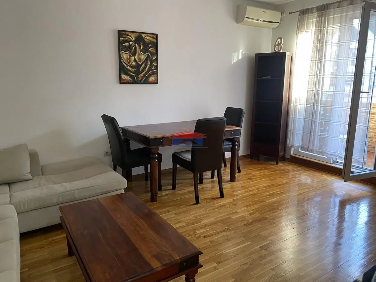 Izdavanje, dvosoban stan, 47m2, Centar, Novi Sad