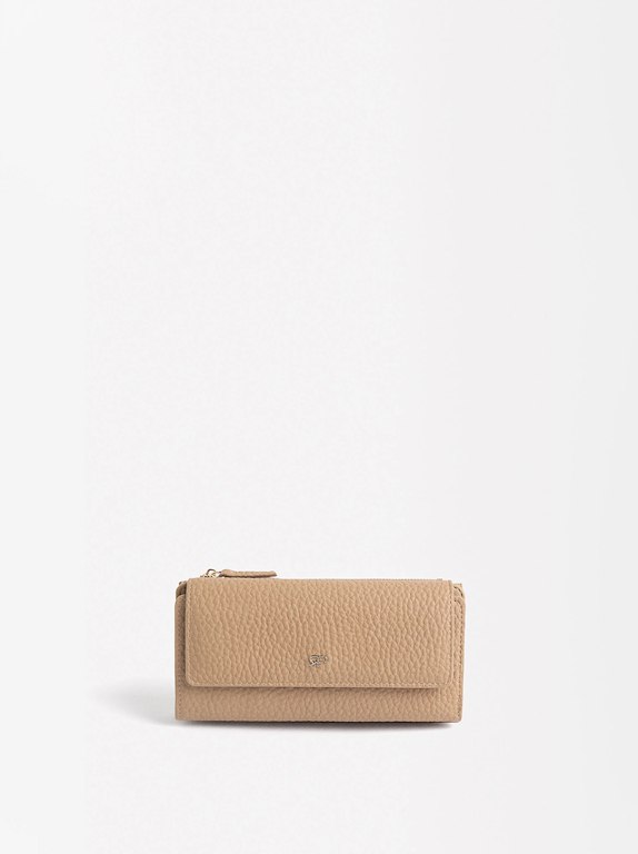 Wallet with flap closure