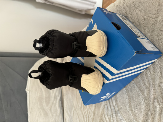 3500 Adidas cizmice