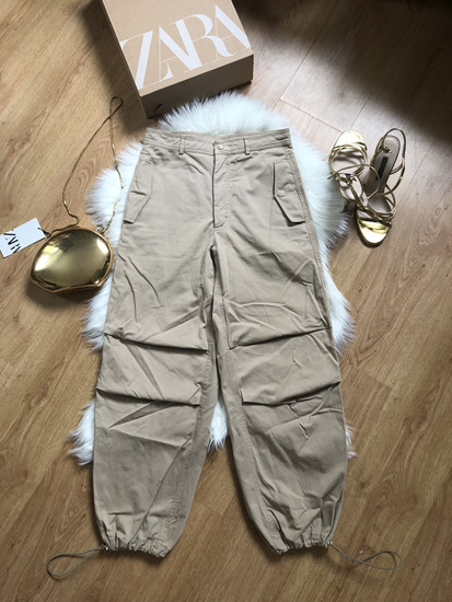 Zara cargo padobranske pantalone