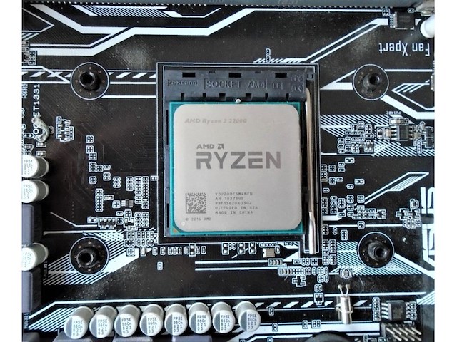 AMD Ryzen 3 2200G