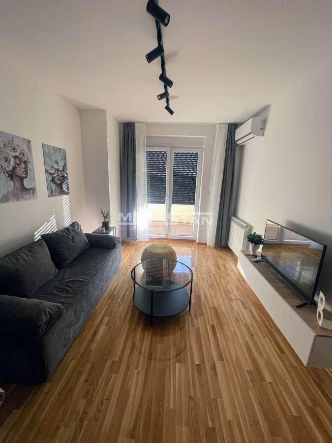 Hala Pionir, Green Residence, lux, odmah useljiv 700 €