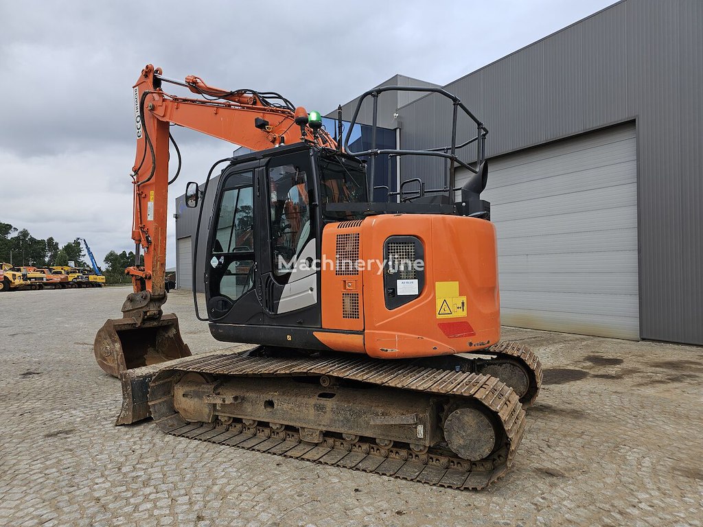 Hitachi ZX135US-6 bager guseničar