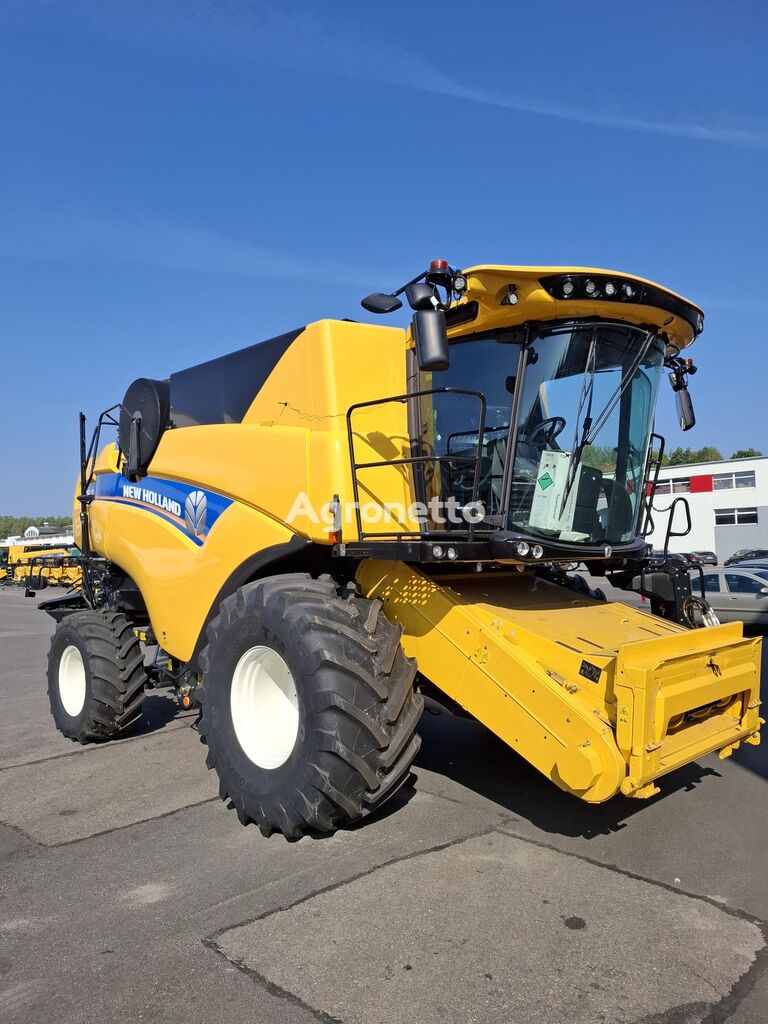 Novi New Holland CX8.90 kombajn za žito