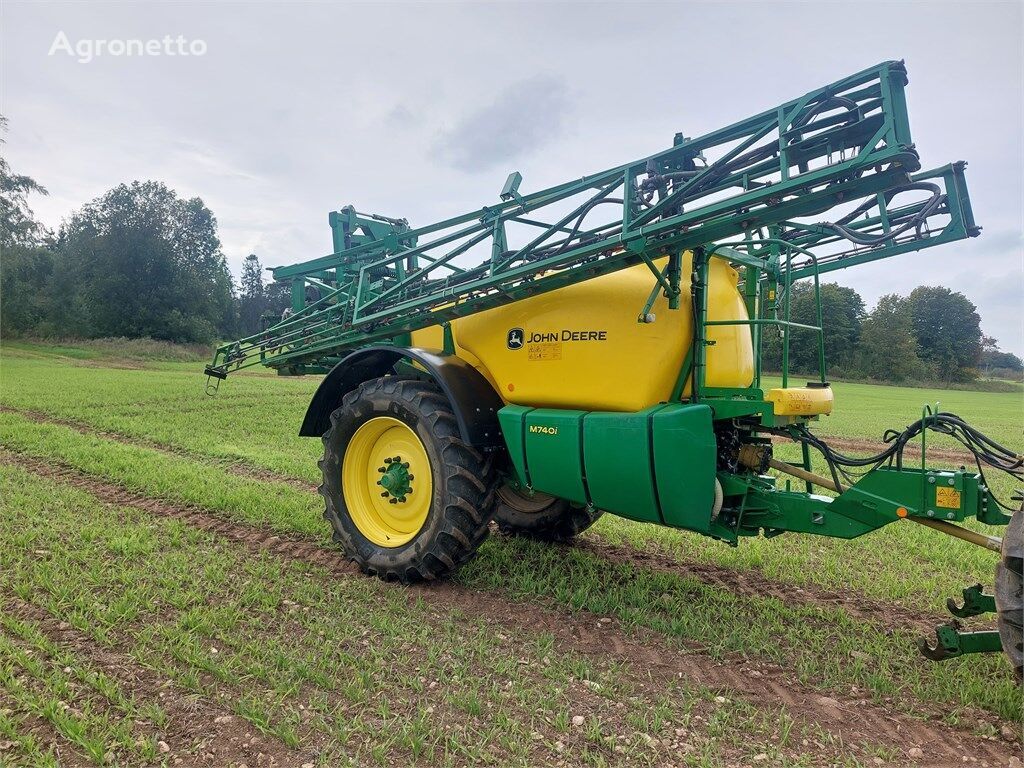 John Deere M 740 i vučena prskalica