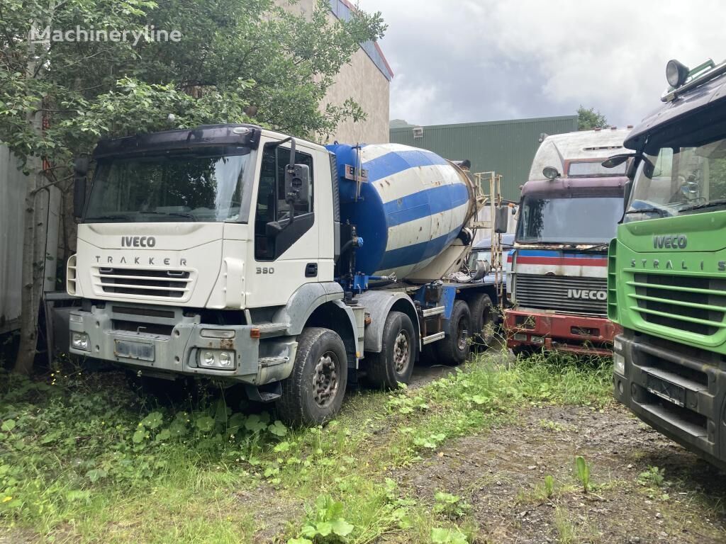 Prodaje se IVECO Trakker 380 kamion s mešalicom za beton na aukciji