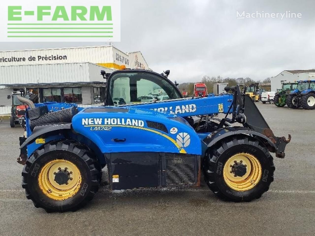 New Holland lm7-42 teleskopski prednji utovarivač