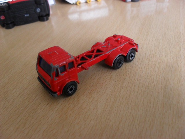 MATCHBOX - MERCEDES CONTAINER TRUCK