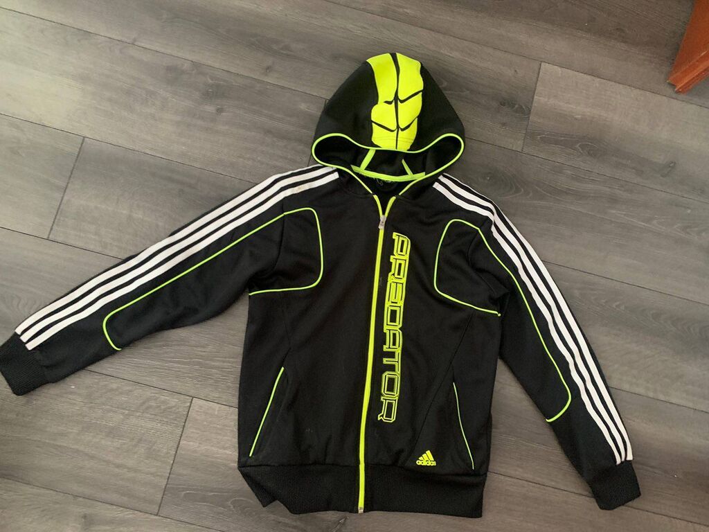 Original Adidas Predator gornji deo. Nošen je neko vreme ali još uvek