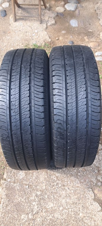 215 65 R16C Goodyear. Prodajem 2kom polovne letnje teretne gume