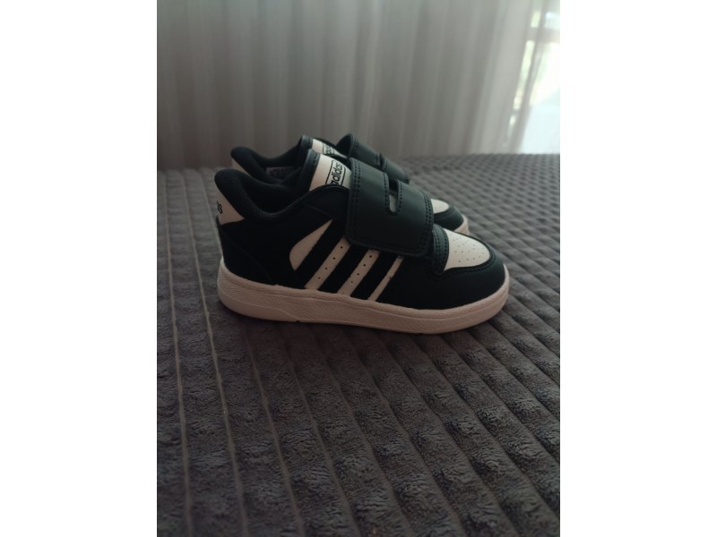 Original Adidas patike NOVE!