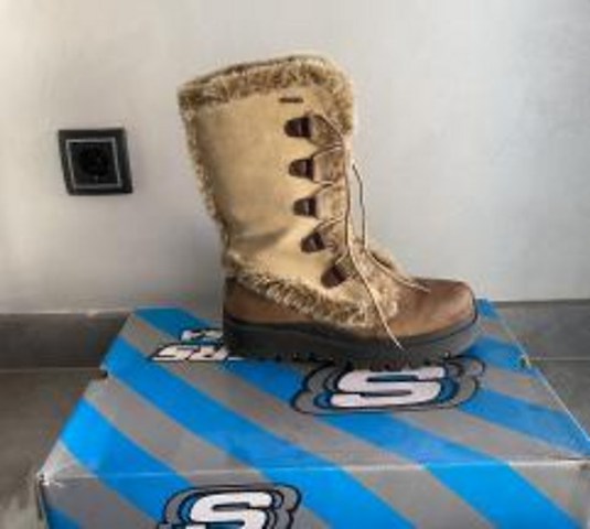 Nove Skechers čizme 37