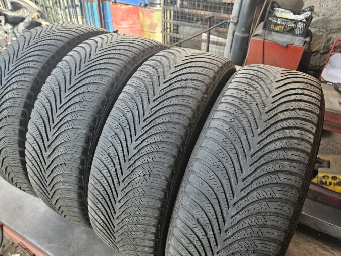 205/60 R16 MICHELIN