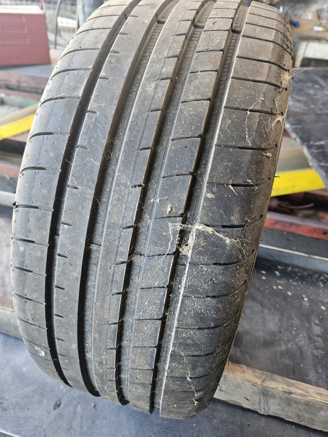 225/40 R18 Goodyear