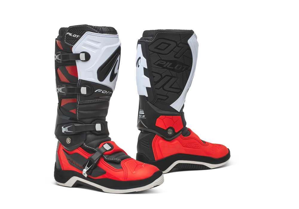 Forma Pilot Black Red White