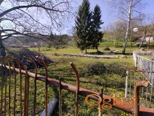 Plac u turističkoj zoni, izuzetan potencijal. Uskoro gradnja benzinske pumpe, pored.