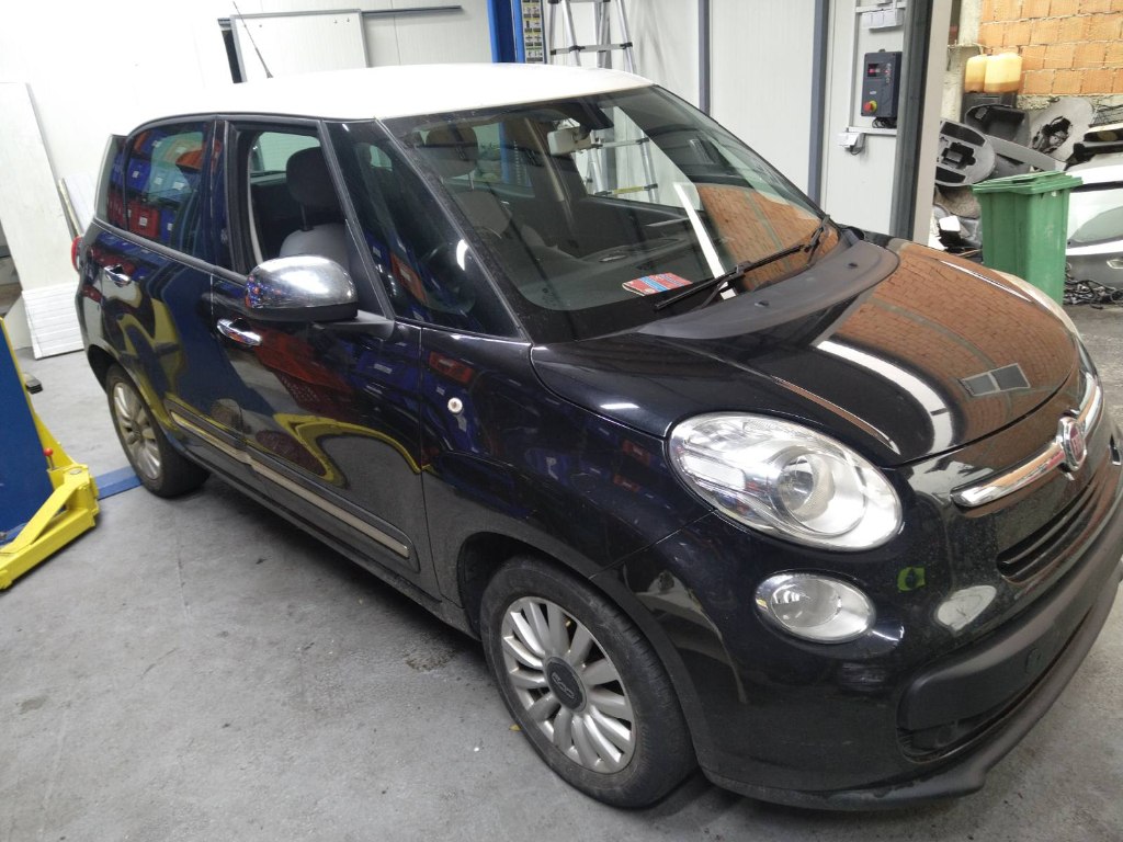 FIAT 500L KRILO DESNO KOD BOJE 909/B ORIGINALNI DELOVI MOGU