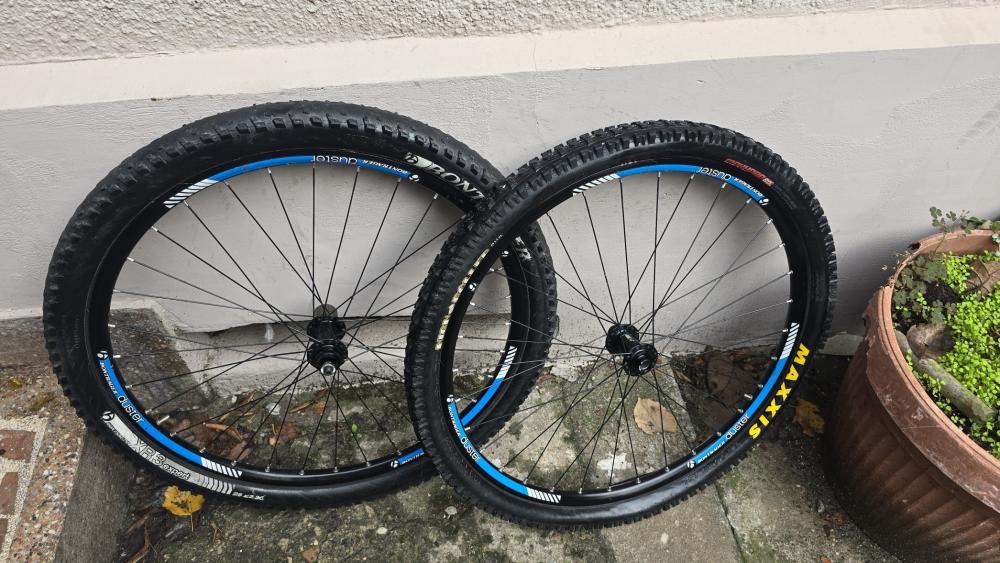 26 bontrager 15x100 nazad qr