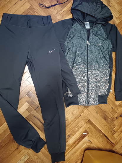 Odlična Nike trenerka L-XL