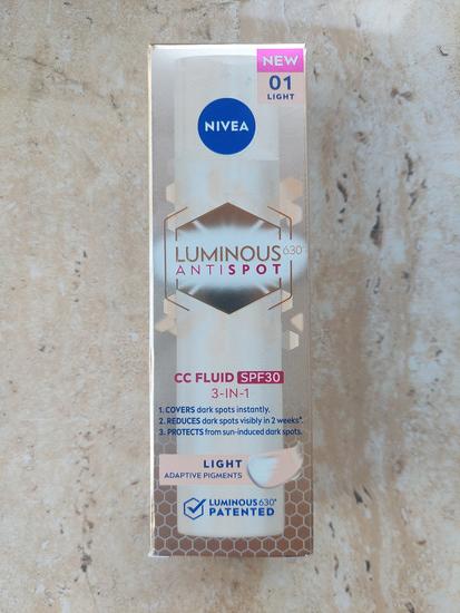 Nivea Luminous CC fluid SPF30 3-U-1 boja 01