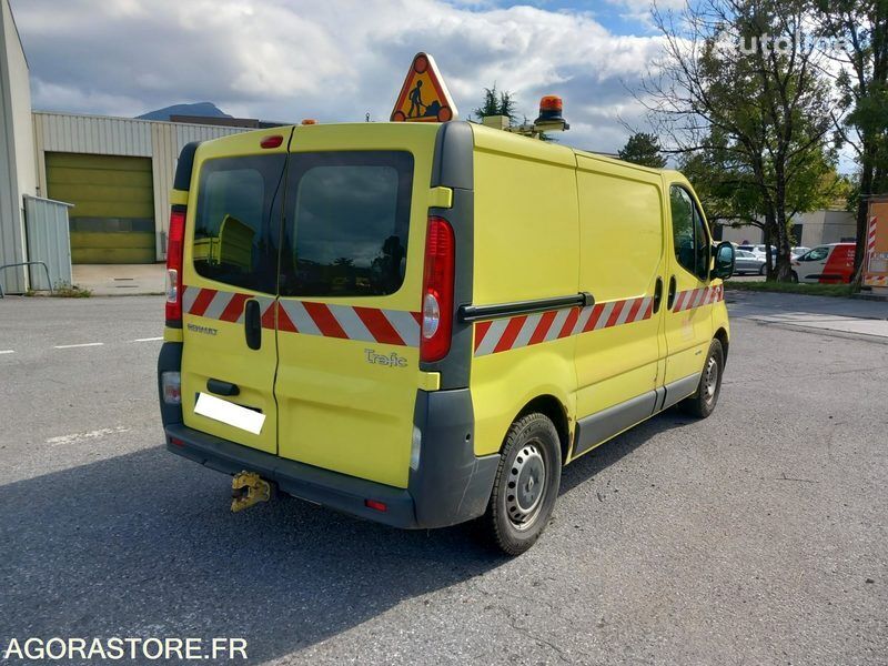 Prodaje se Renault TRAFIC minibus furgon na aukciji