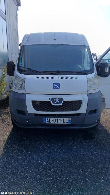 Prodaje se Peugeot BOXER minibus furgon na aukciji