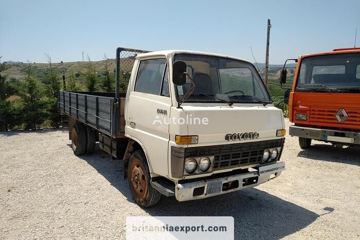 Toyota Dyna BU30 | 3.0 diesel | 5 speed manual | 6 tyres kamion s ravnom platformom