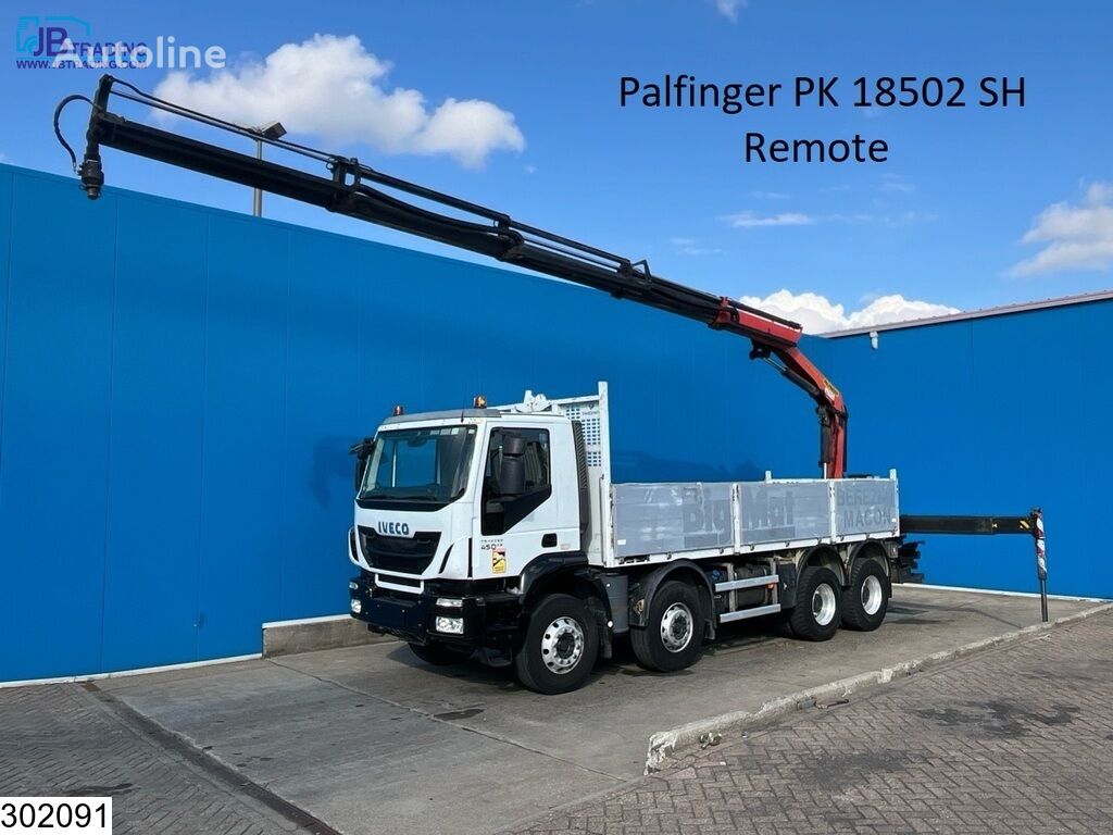 IVECO Trakker 450 8x4, EURO 6, Palfinger, Remote kamion s ravnom platformom