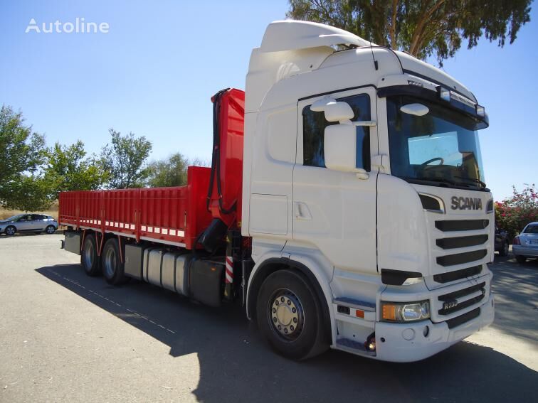 Scania R 730 kamion s ravnom platformom