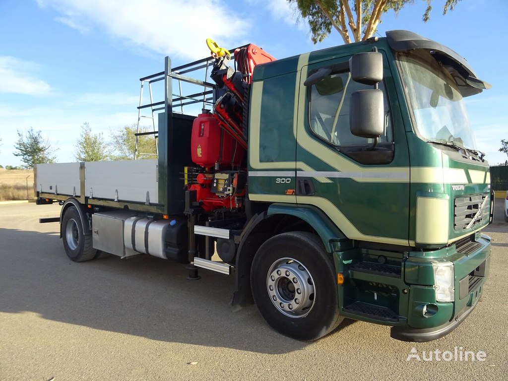 Volvo FE 300 kamion s ravnom platformom