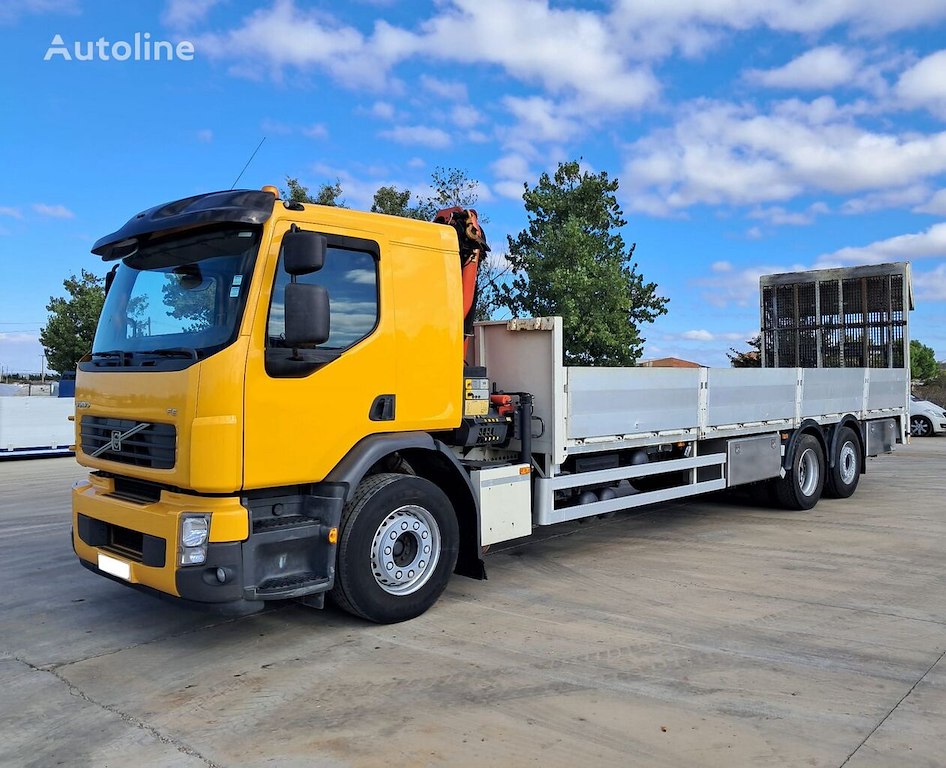 Volvo 300 6X2 PALFINGER PK 7001 kamion s ravnom platformom