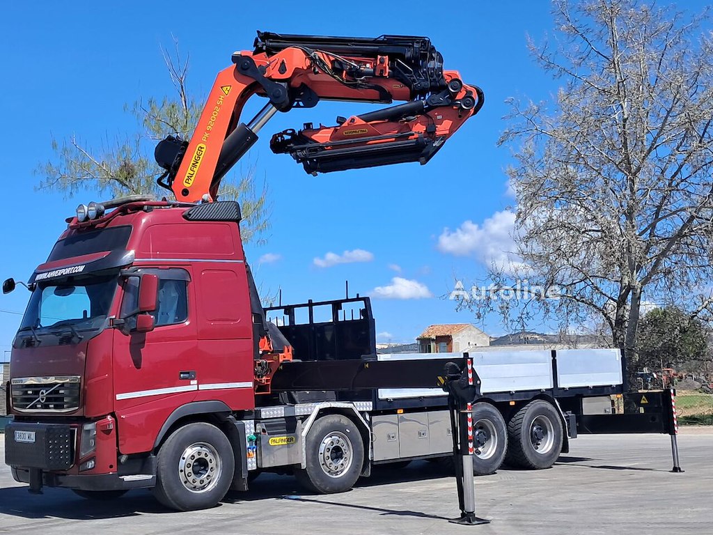 Volvo 700 8×4 PALFINGER PK 92002 + JIB kamion s ravnom platformom