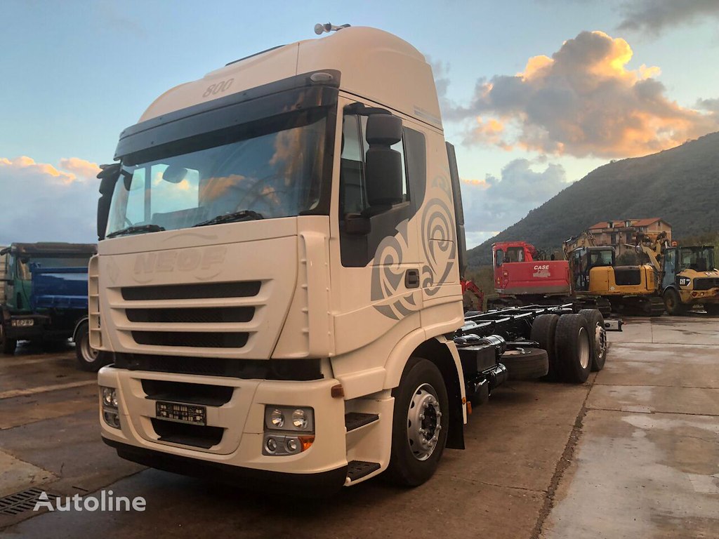 IVECO Stralis 260S42 kamion s ravnom platformom